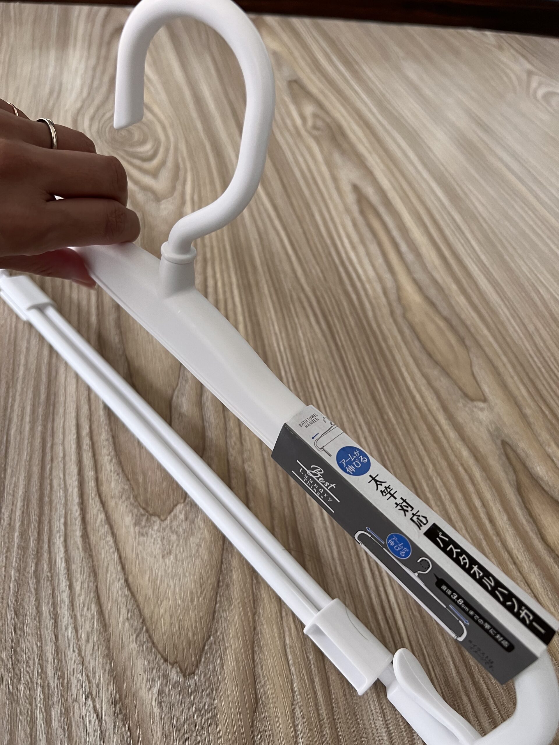 バスタオルハンガーを100均のセリアで買って検証!おすすめはコレ | これちょっと気になる